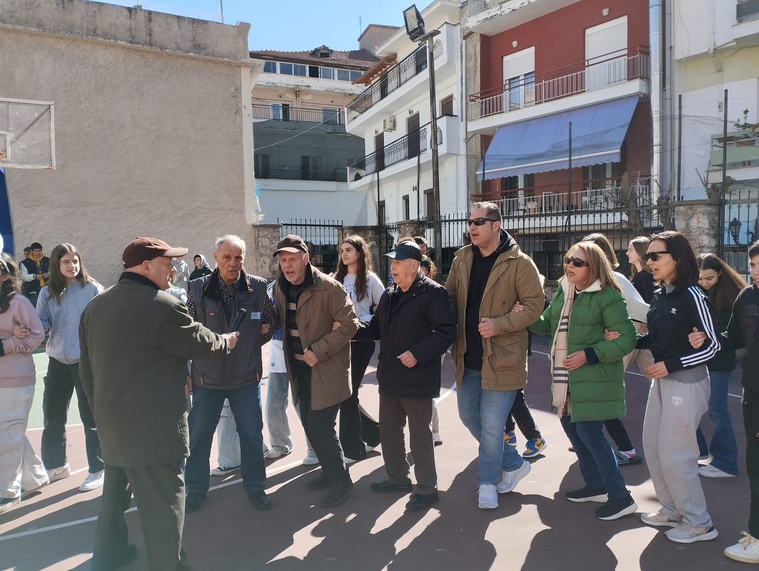 Kozanimedia: Ο ξακουστός “Λάκκους Τ’ Μάγγαν'” έστησε Φανό μετά από ...
