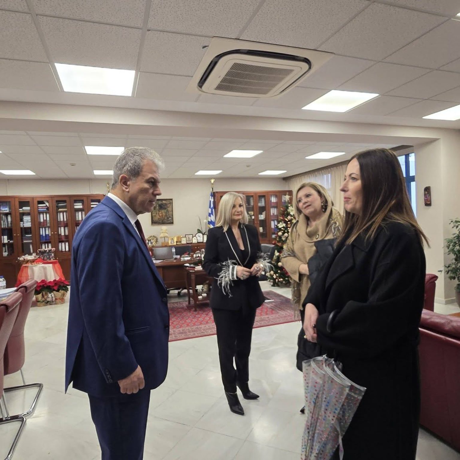 Kozanimedia: Kάλαντα, ευχές, σύλλογοι, παιδιά… “Πανδώρα” και μπάντα 9ης ...